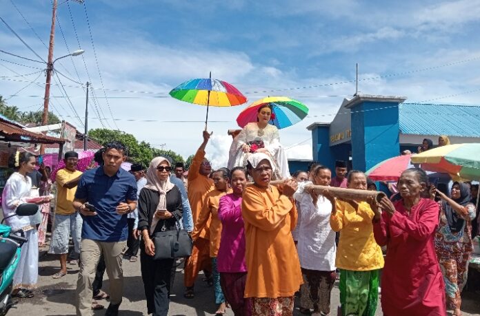 Kunjungi Pulau Hiri, Boki Nita dan Kolano Madoru Disambut Warga - SENTRA